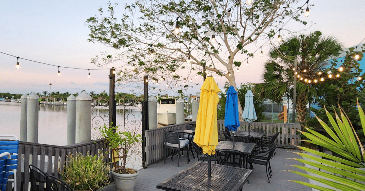 CAMELLIA STREET GRILLE: BEST SEAFOOD DIVES IN FLORIDA - The Wandering ...